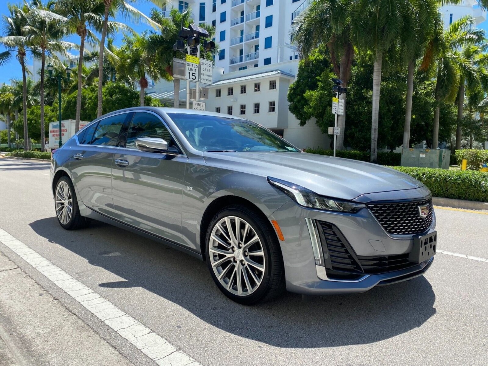 Cadillac CT5 2020 - stylish and practical "American"