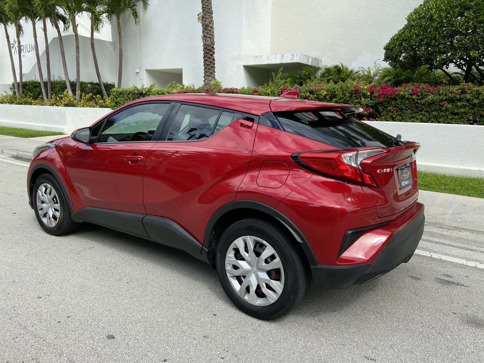 2020 TOYOTA C-HR - A CROSSOVER WITH AN OUTSTANDING LOOK AND RAV4 EQUIPMENT