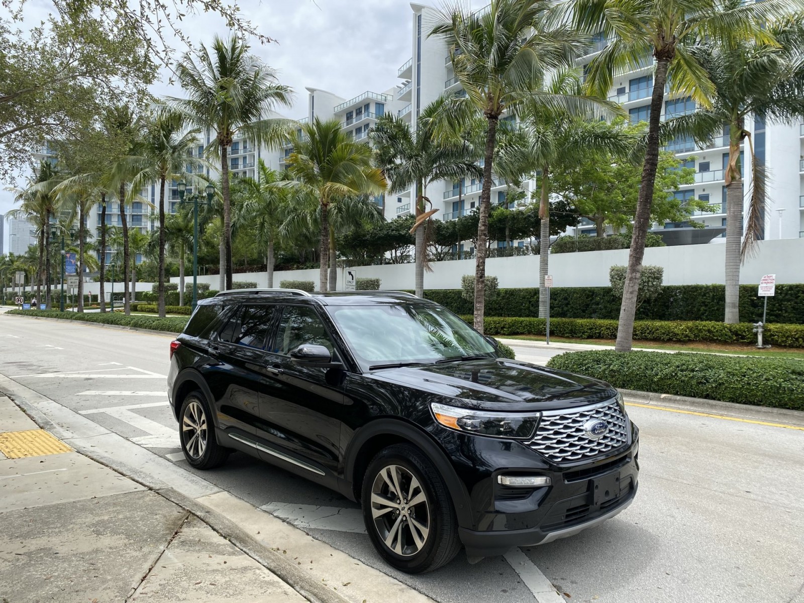 2020 Ford Explorer Platinum // Buy Cars on GBChoice